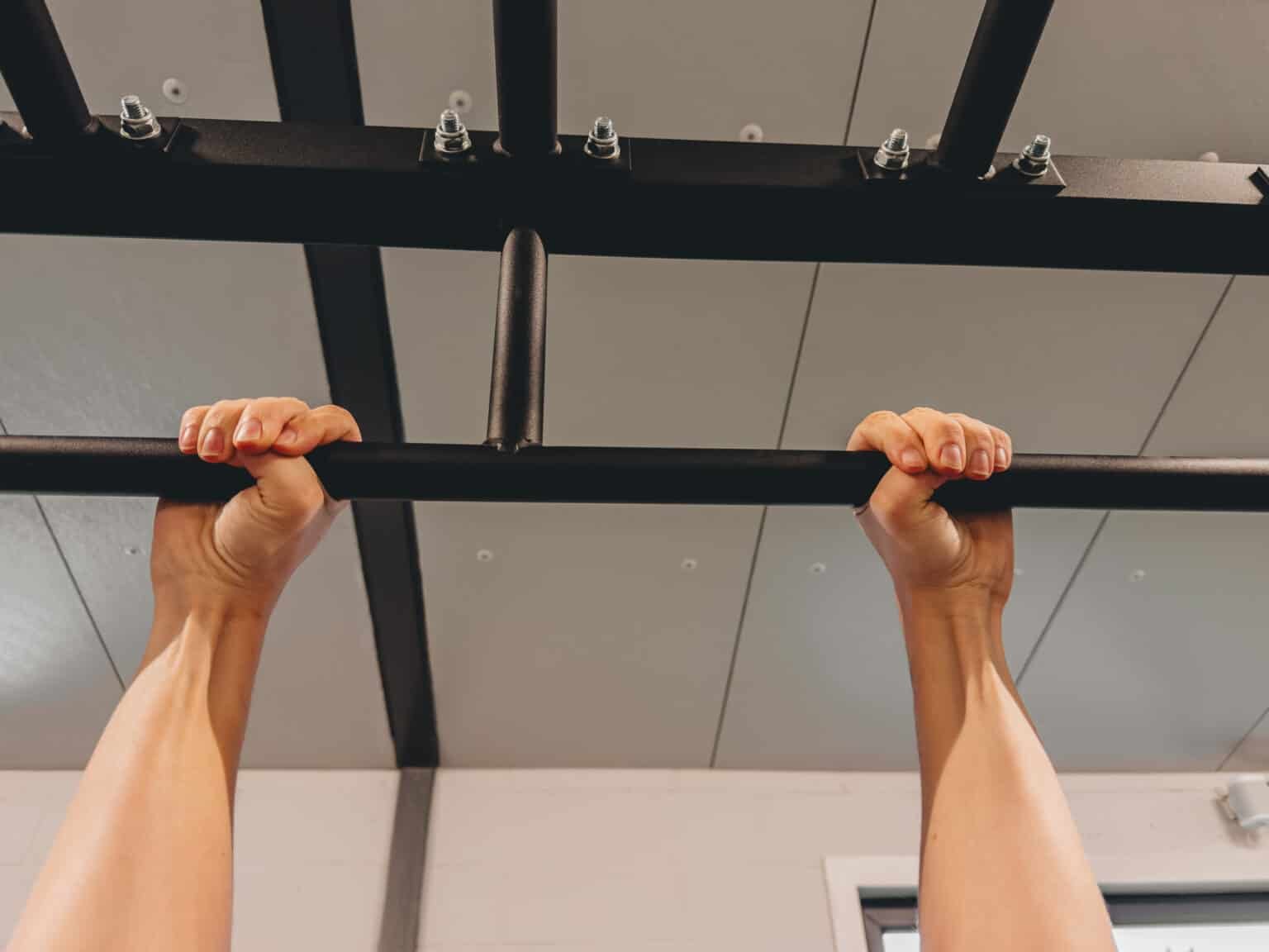 Dead hang: Hoe doe je het, voordelen en tips voor langere tijd