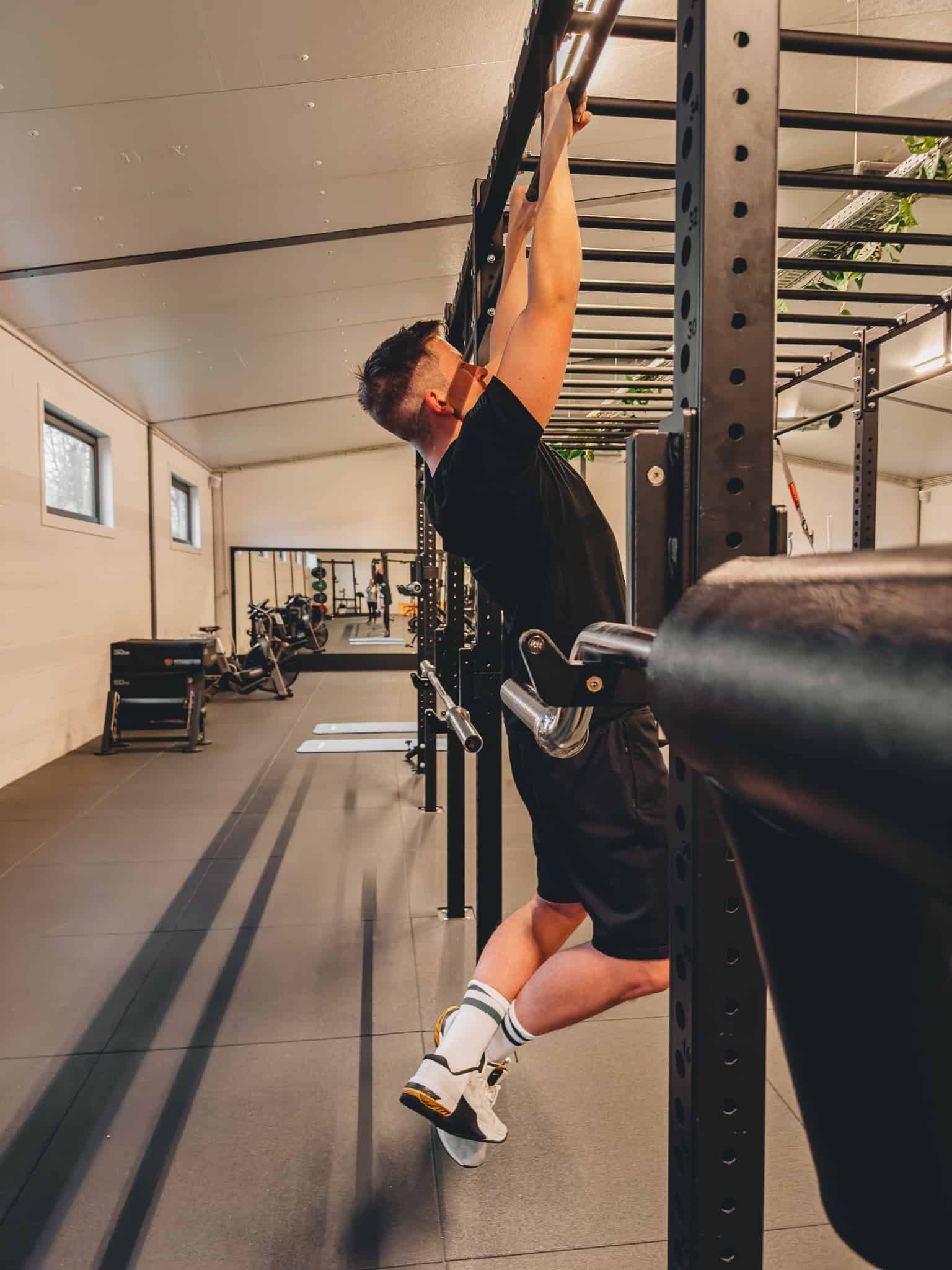 Dead hang: Hoe doe je het, voordelen en tips voor langere tijd